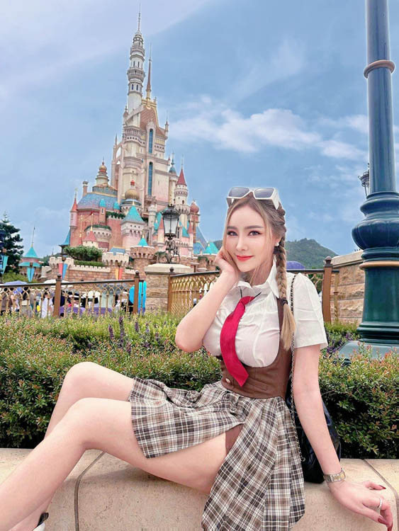 ชมพู่ ชลชญา chompoofhm เปิดวาร์ป พริตตี้ เซ็กซี่ ดีกรีนางแบบ FHM